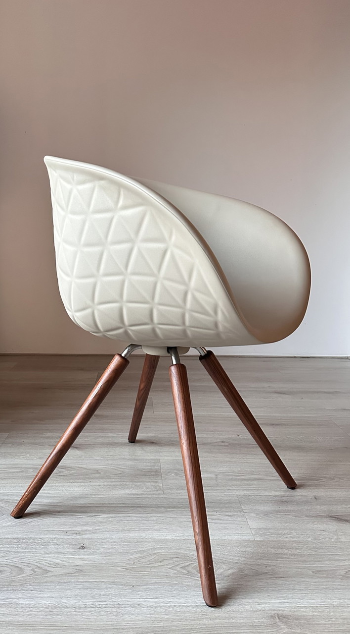 4X Tonon Structure Design Chairs | €995 | Whoppah