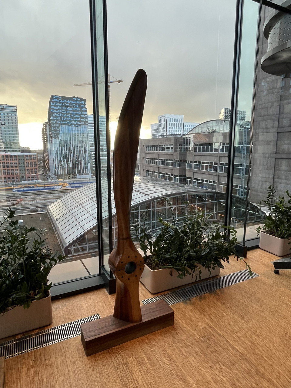 Antique Wooden Airplane Propeller On Stand | €750 | Whoppah