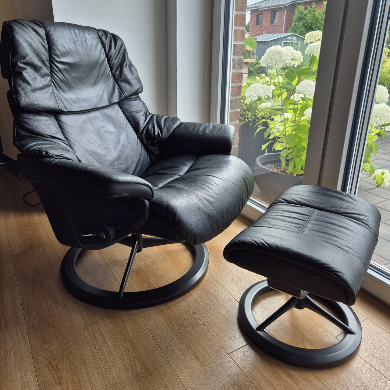 Stressless Reno Signature avec pouf, noir cuir Gr. L | €1,699 | Whoppah