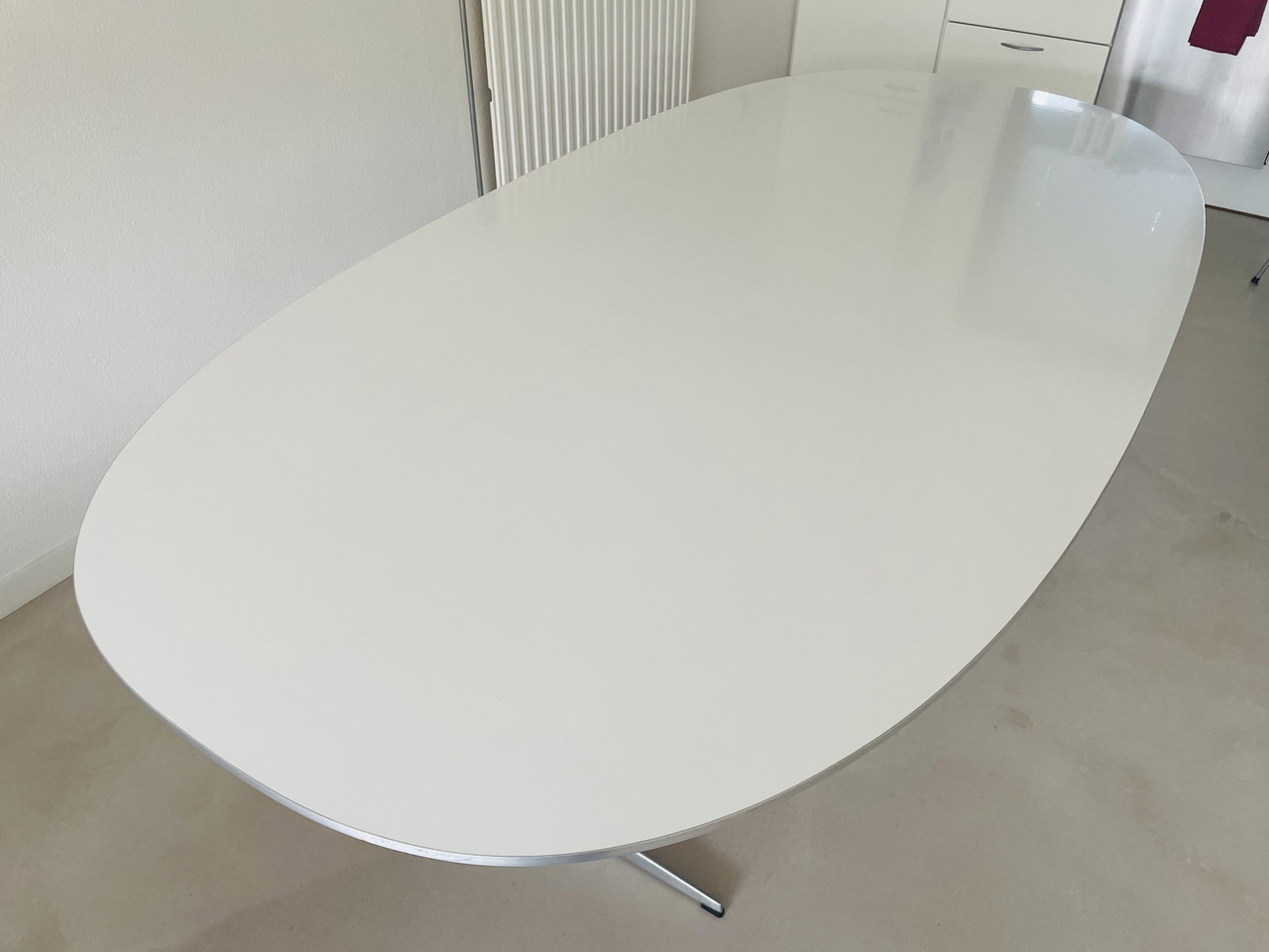 Fritz Hansen Superellipse table | €1,500 | Whoppah