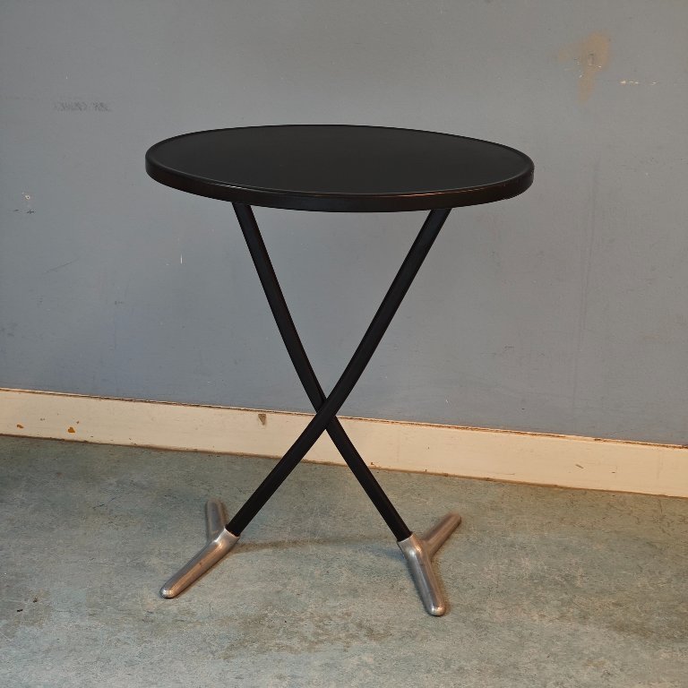 Vintage Magis folding table | €75 | Whoppah