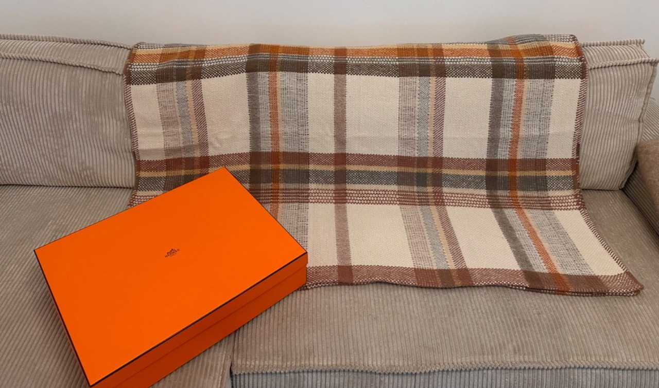 Grand Plaid Hermes état neuf | €3,500 | Whoppah