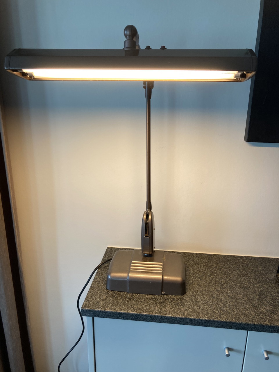Dazor Desk Lamp With Floating Fixture Model | €250 | Whoppah