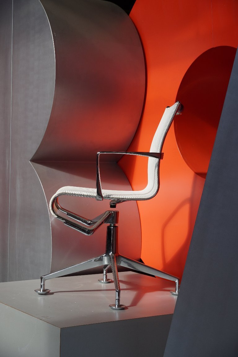 White chair: Alias model 437, self-adjusting swivel chair with armrests ...