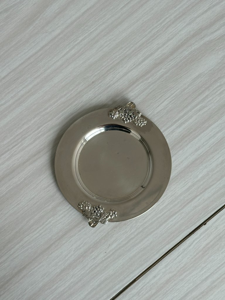 Bright metal bottle rest | €40 | Whoppah