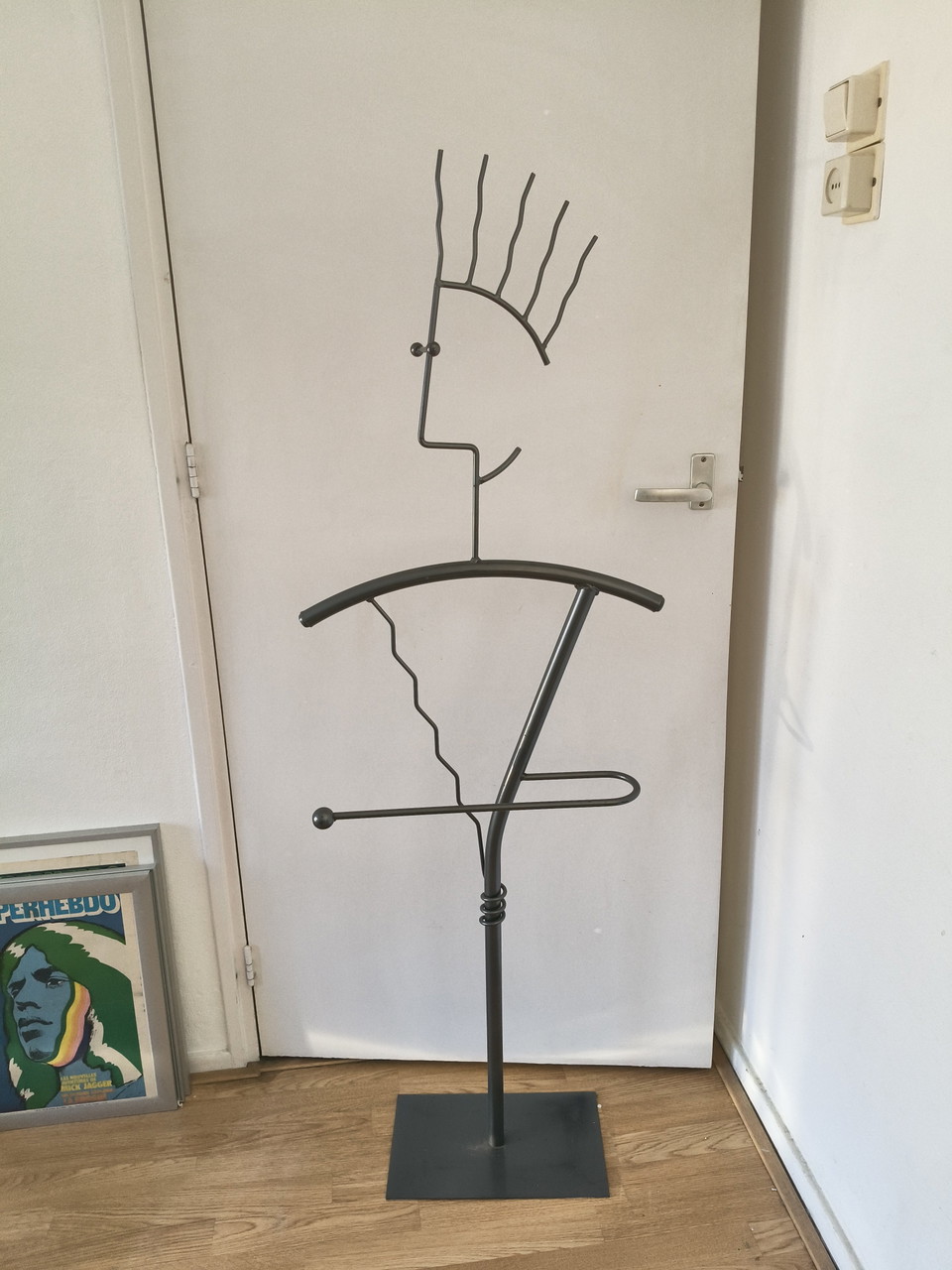 Vintage design metal valet stand Fido Dido Memphis style | €75 | Whoppah