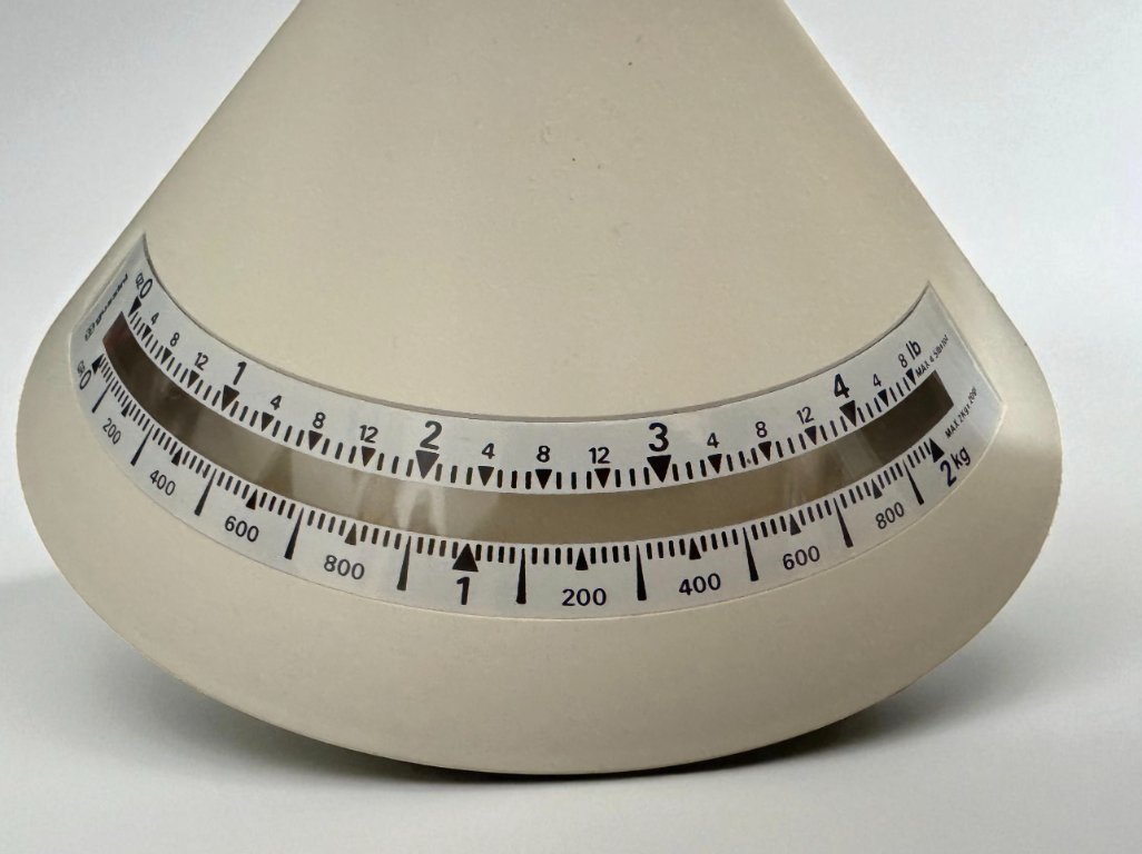 Dolly Guzzini kitchen scale | €60 | Whoppah