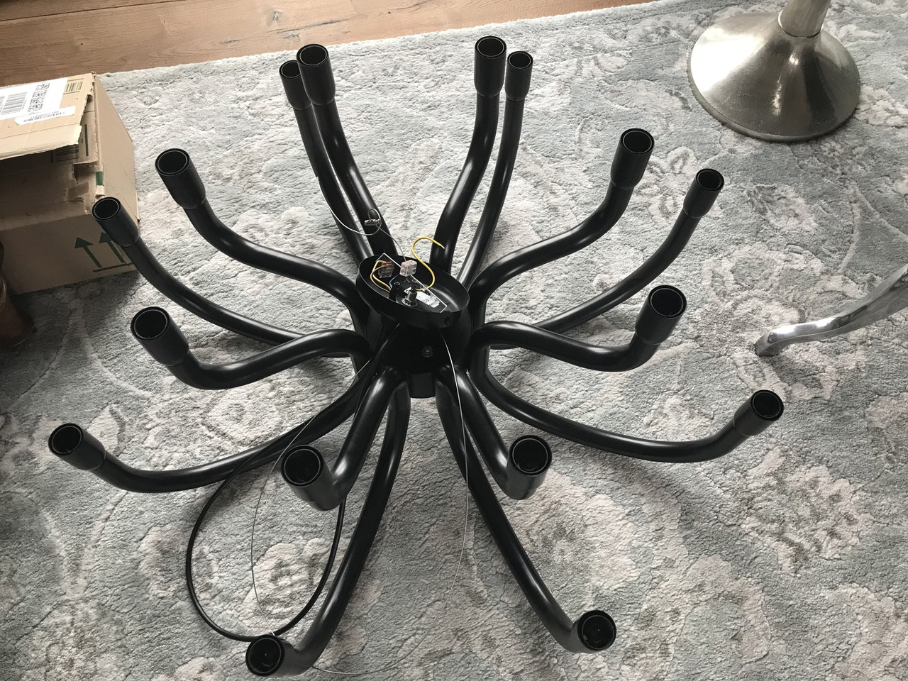 Karman Snoob chandelier | €1,000 | Whoppah