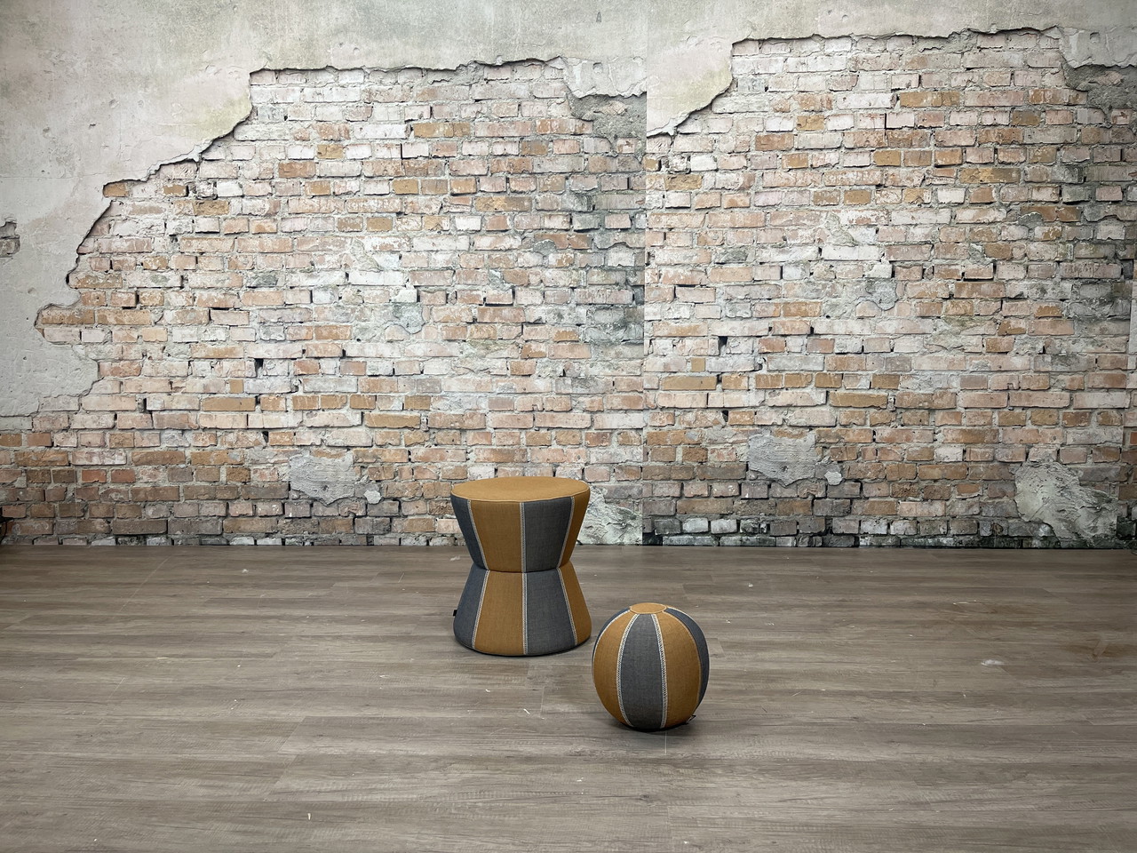 Design On Stock Toitoi & Ding Ball | €360 | Whoppah