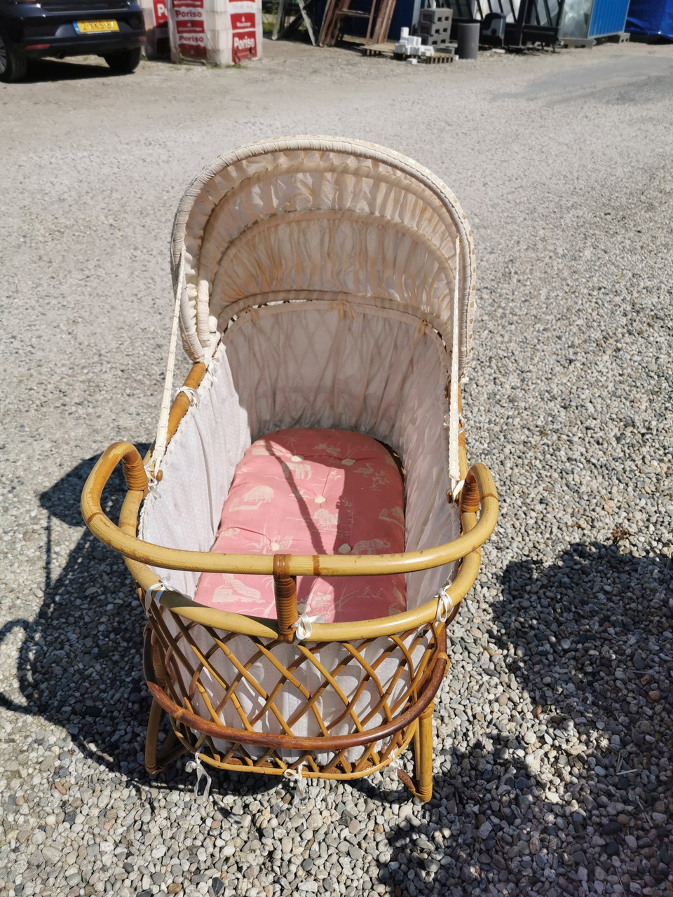 1 bamboo cradle Rohe (1951) | €120 | Whoppah