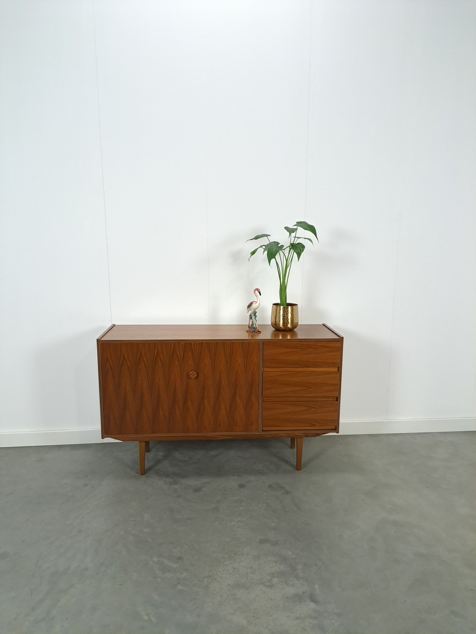 Teak veneer sideboard with round knob and drawers | €799 | Whoppah