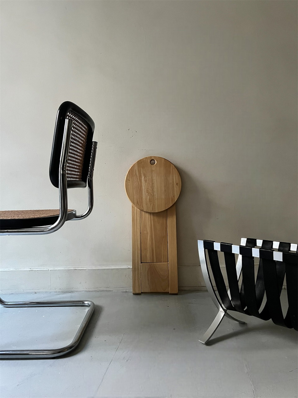 Suzy Low Wooden Folding Stool Design Adrian Reed, 1980 | €100 | Whoppah