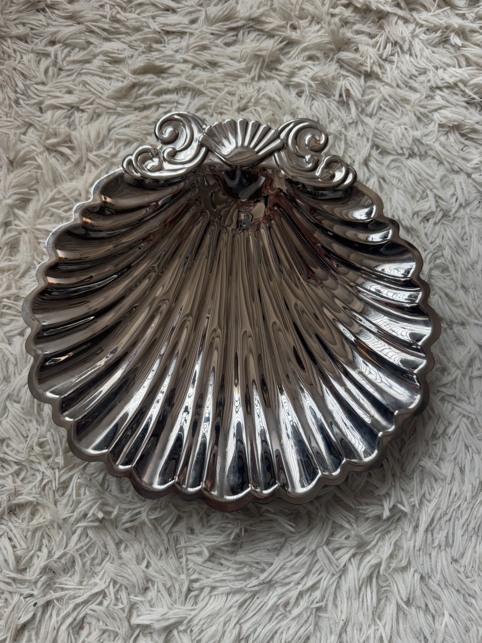 Grote sieradenschaal in de vorm van een schelp | €60 | Whoppah