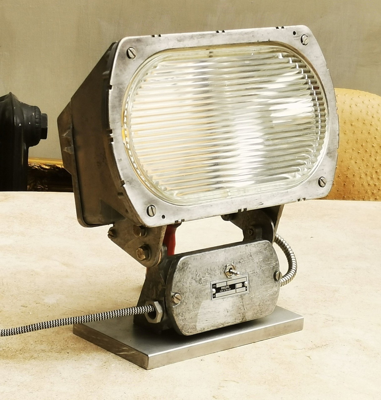 Philips Pedestal Fixture | €185 | Whoppah