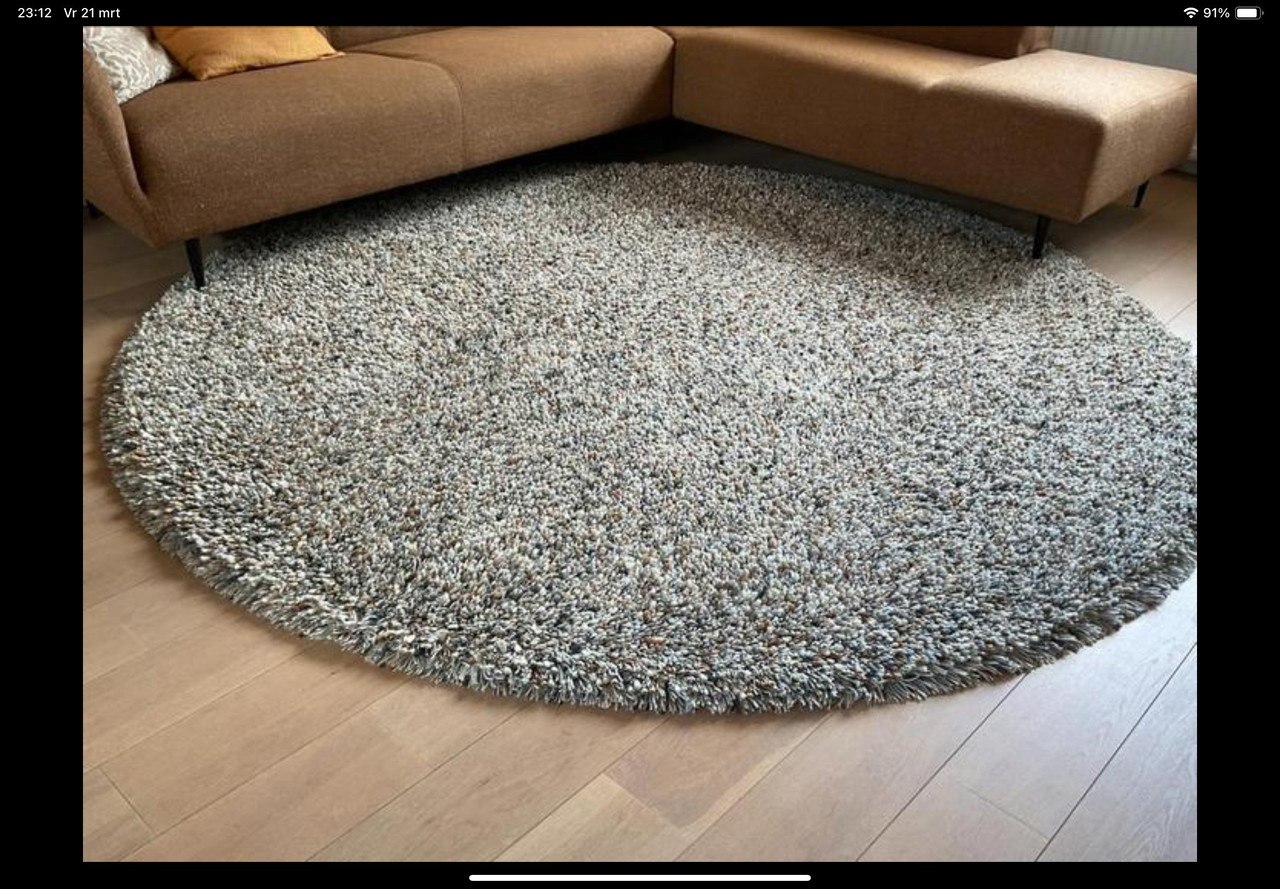 High Pile Round Rug Brink & Campman, 240 cm Diameter | €1,000 | Whoppah