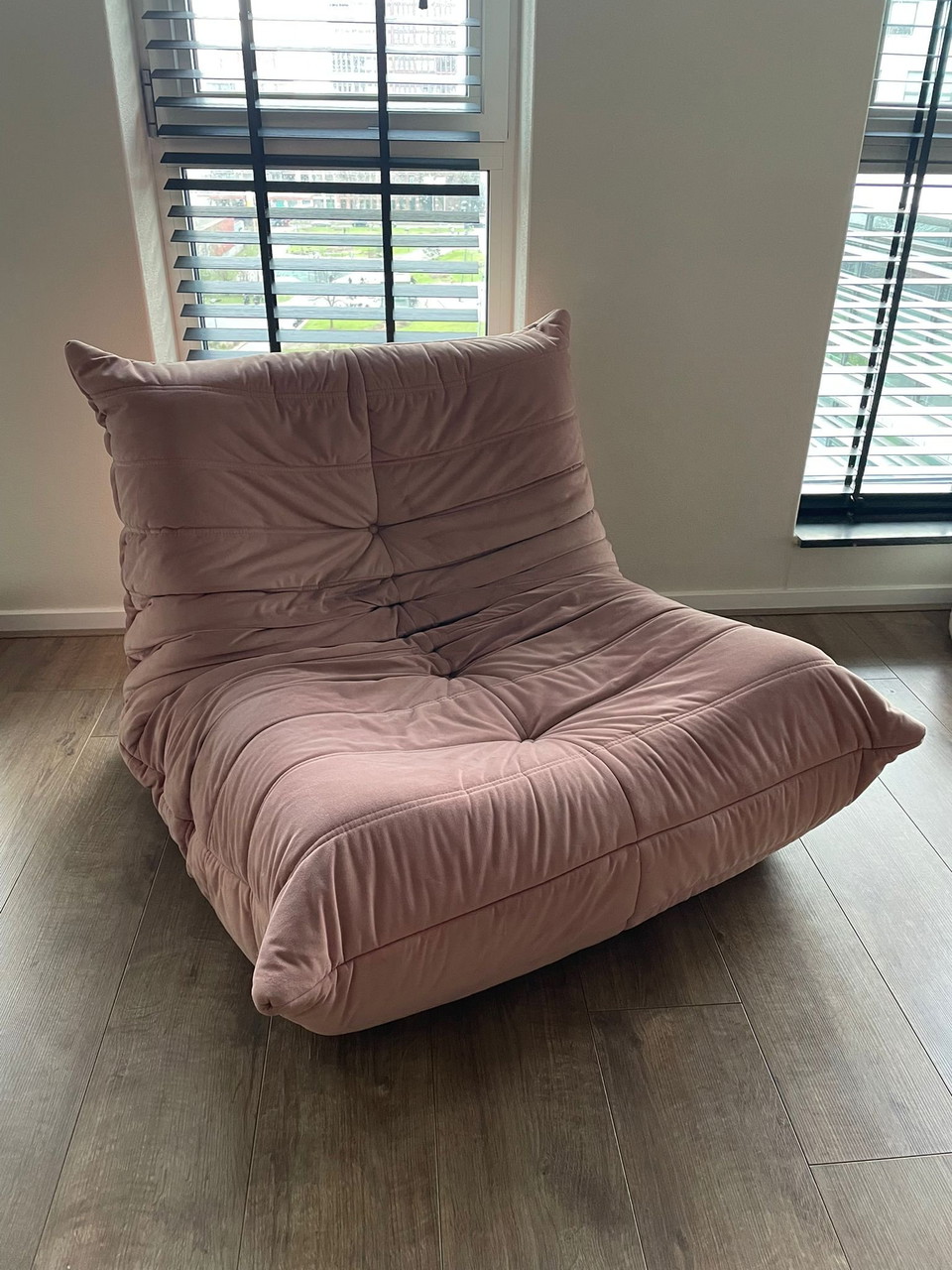 Togo Ligne Roset In Pink | €1,990 | Whoppah