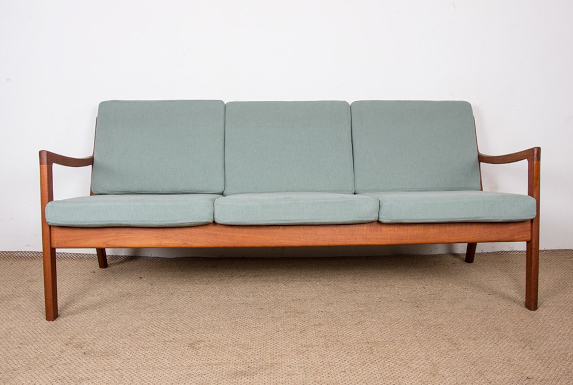 Gloednieuwe 3-zits Deense bank in teak en stof, model Senator van Ole ...