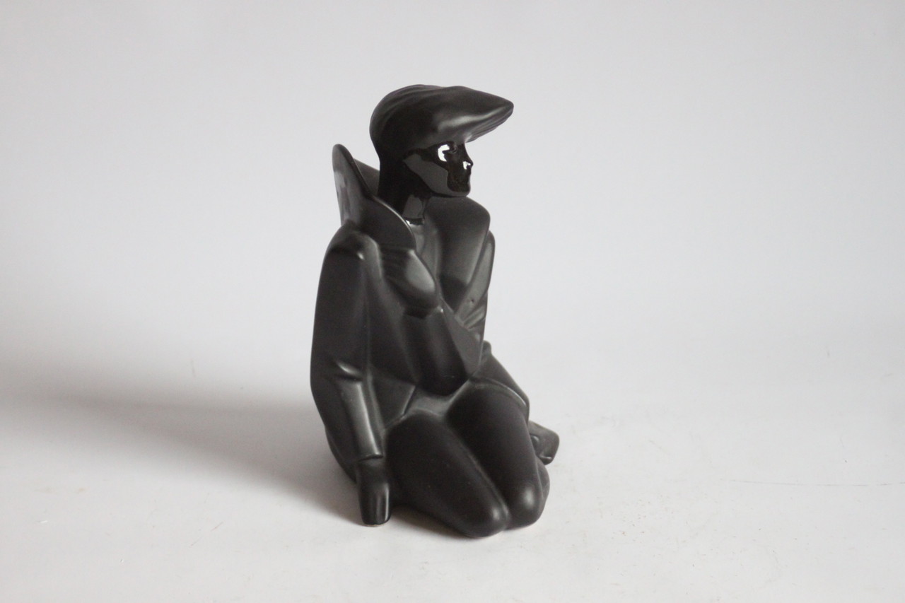 New Wave Statue in Black Ceramic, 1980s | €29 | Whoppah