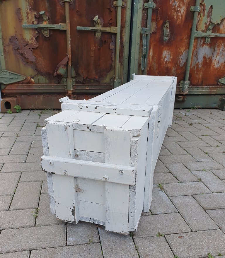 Bonito mueble de almacenamiento industrial tipo arcón/banco | €95 | Whoppah