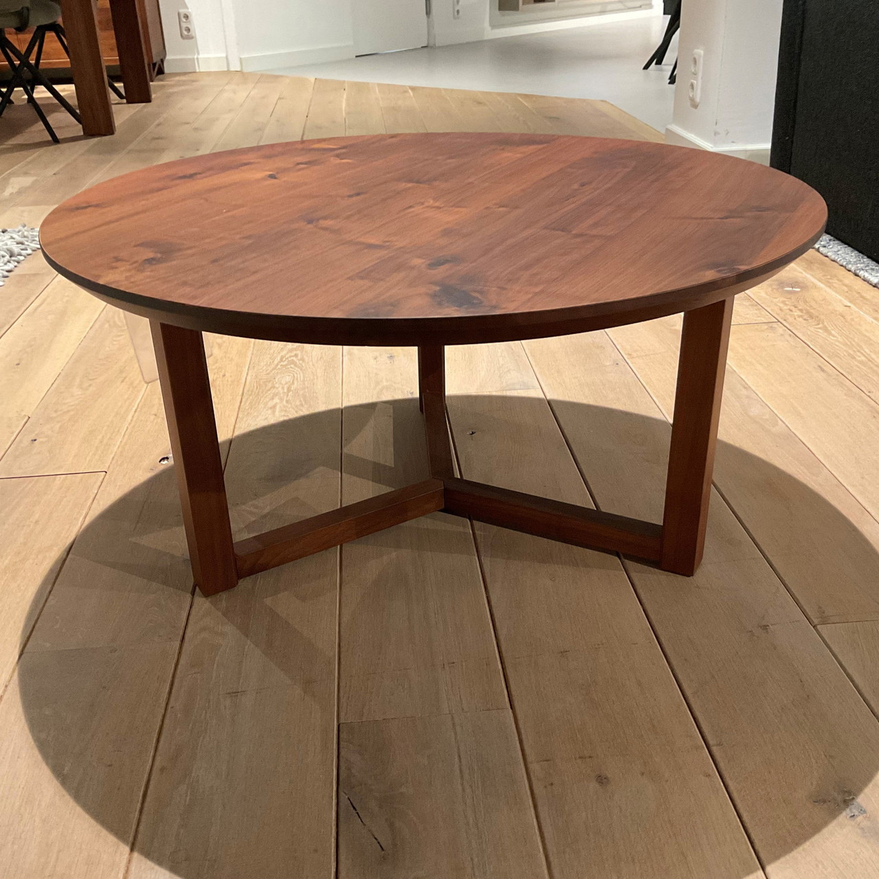 Lotus Venus coffee table | €784 | Whoppah