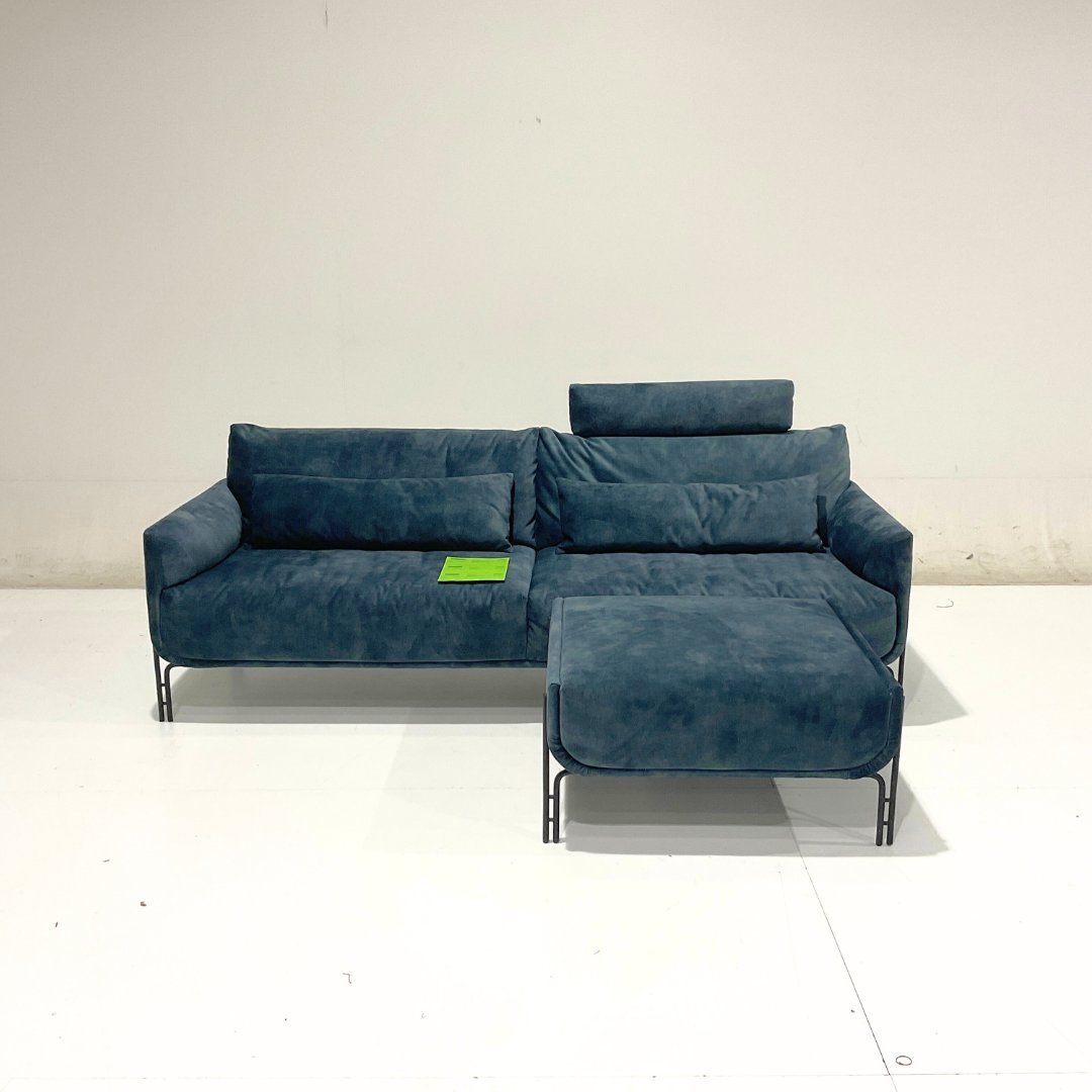 Moome Lucie 2,5-zitsbank met poef | €1,795 | Whoppah