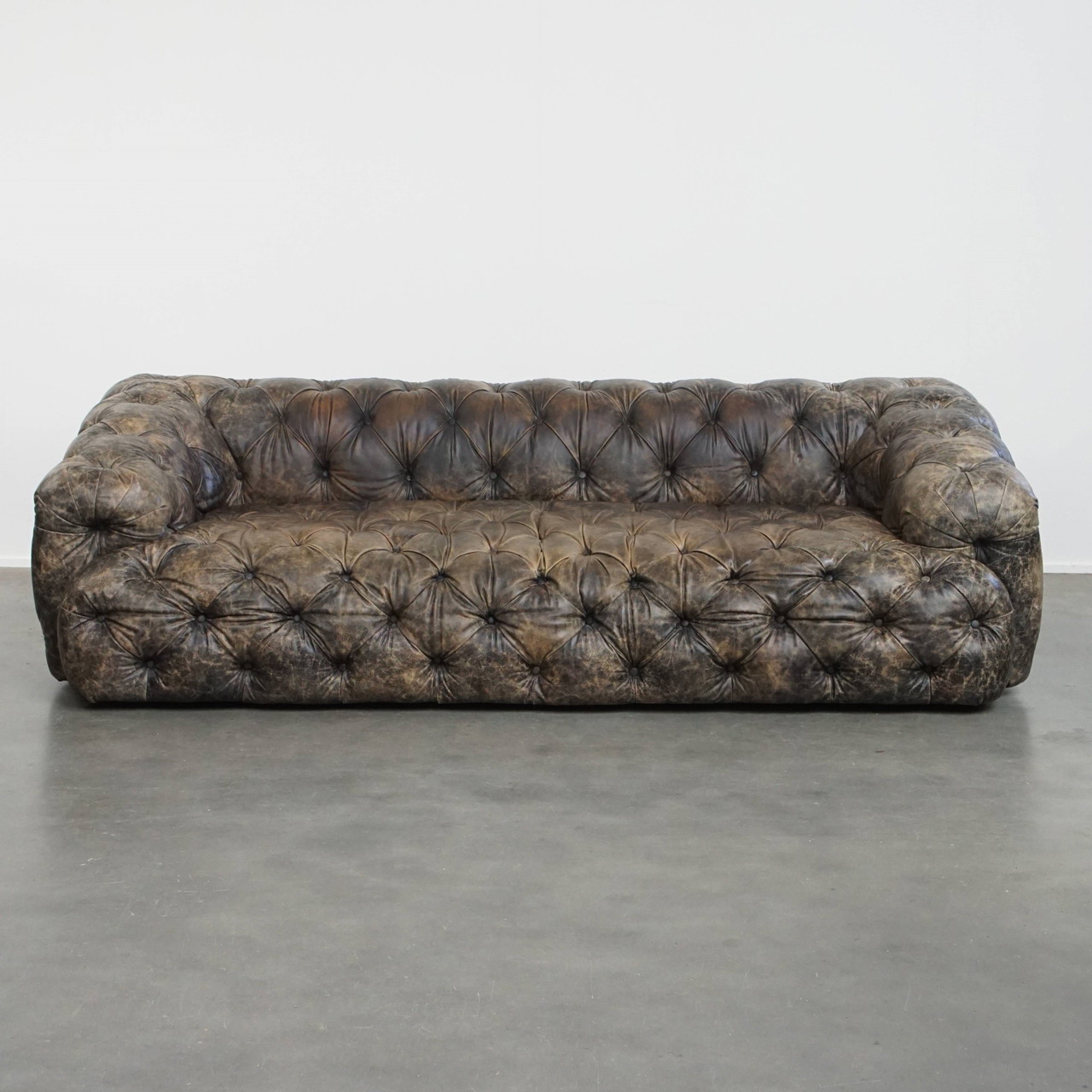 Beef Leather Chesterfield Sofa | €3,265 | Whoppah