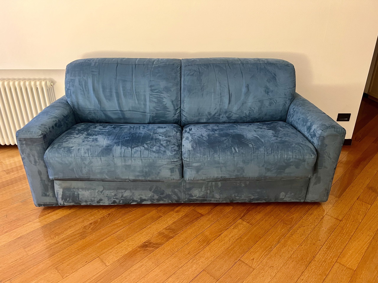 Divano Letto In Alcantara, Modello "Barete", Produzione Poltrone E Sofà. | €450 | Whoppah