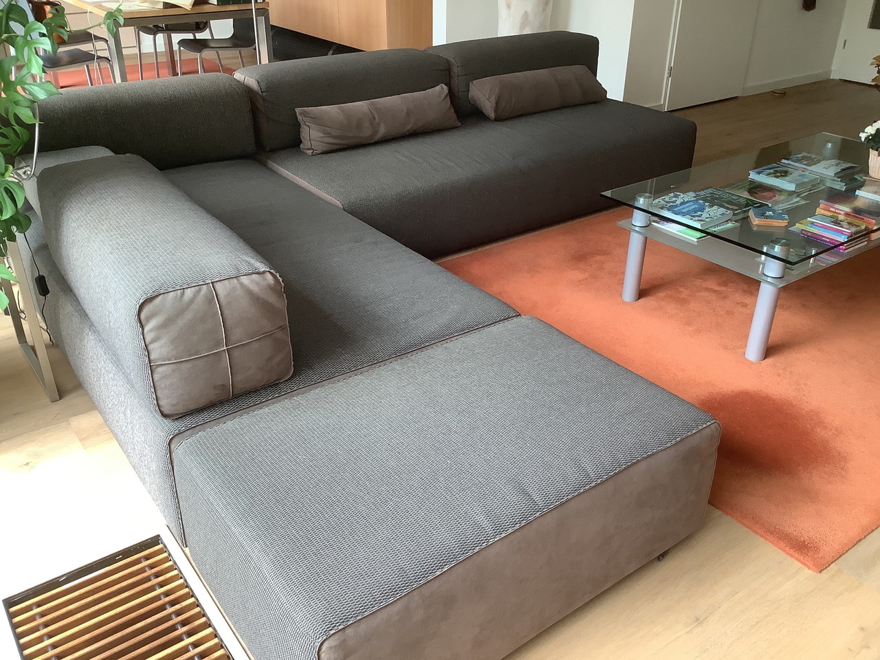 Elegante sofá esquinero modular Leolux (2 sofás de tres plazas y 1 ...