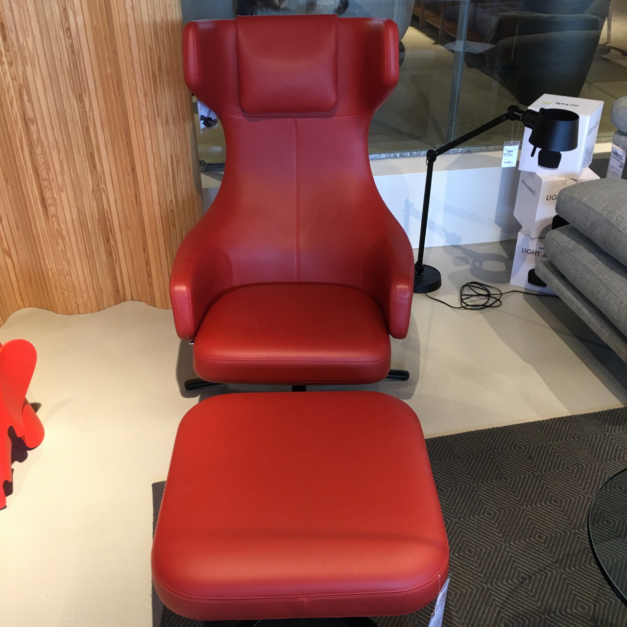 Vitra Repos Grand recliner with ottoman | €6,660 | Whoppah