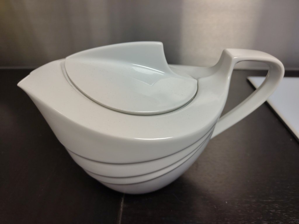 Hutschenreuter theepot "Maxim's de Paris" - Kleine beschadiging | €25 ...