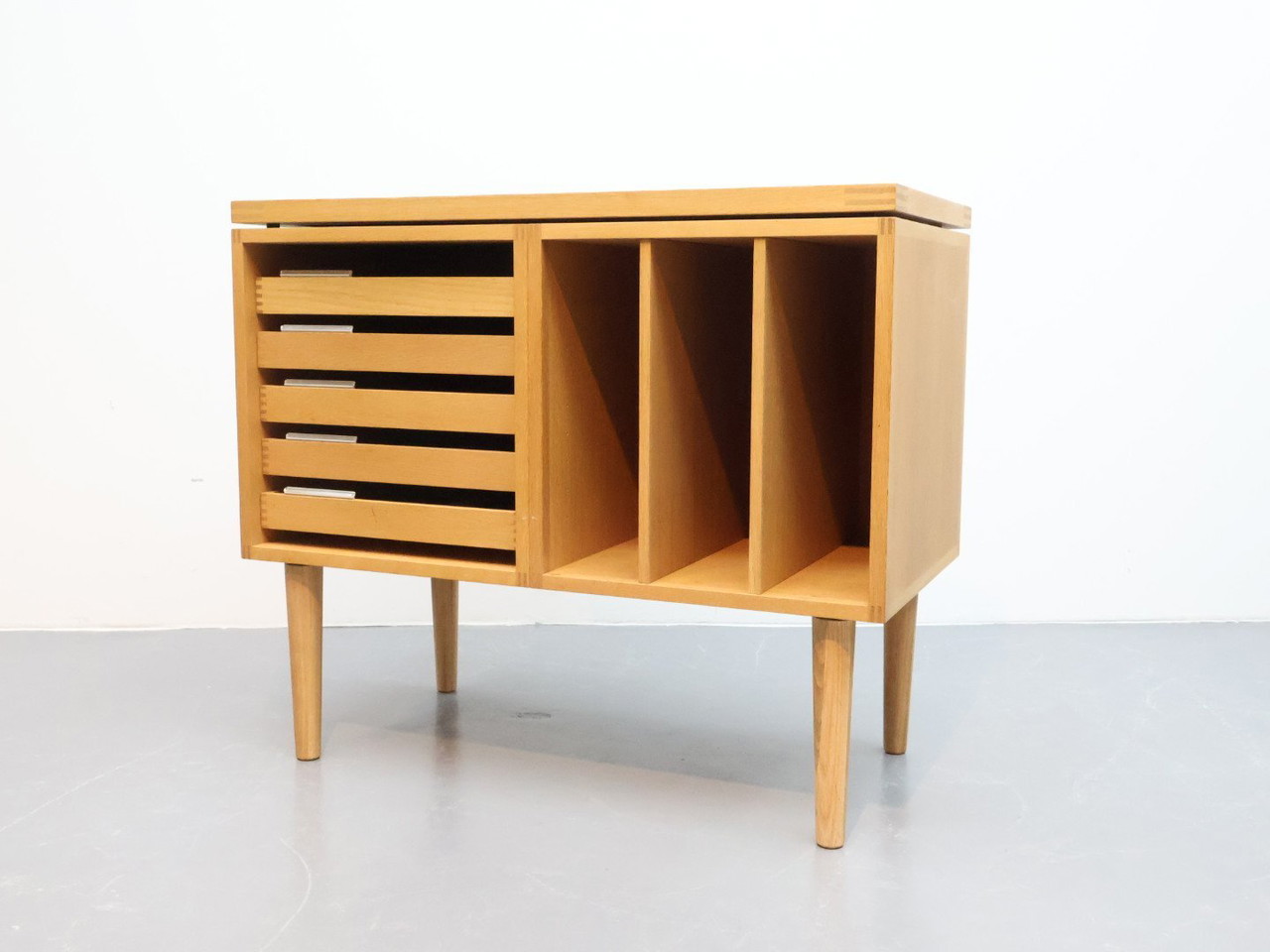Danish Design Sideboard Plate Cabinet M40 Munch Denmark | €375 | Whoppah