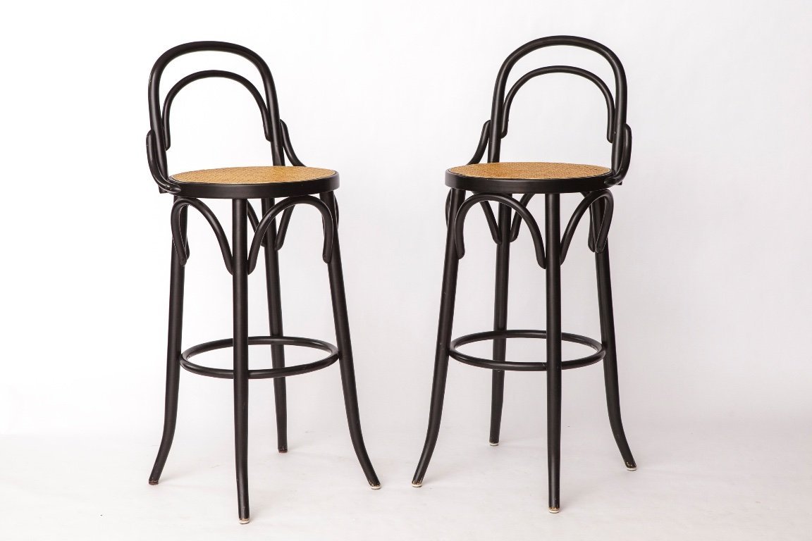Paire de tabourets de bar en bois courbé avec assise en rotin de Vienne ...