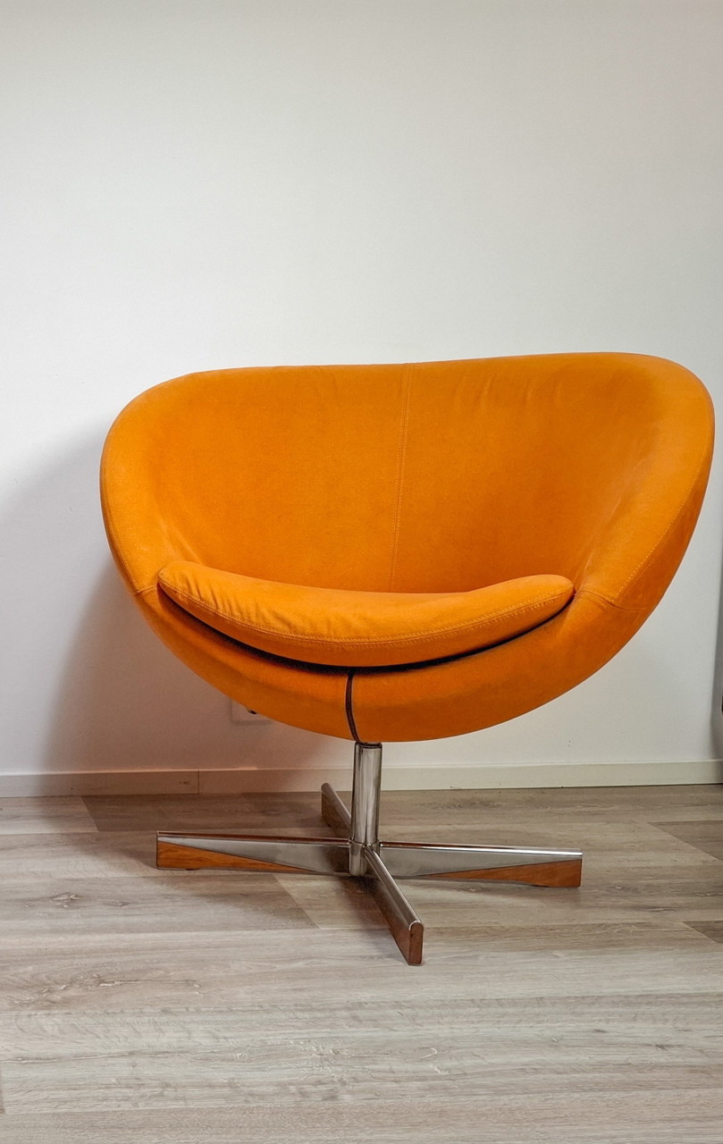 1X Stokke Varier Planet, Alcantara orange | €398 | Whoppah