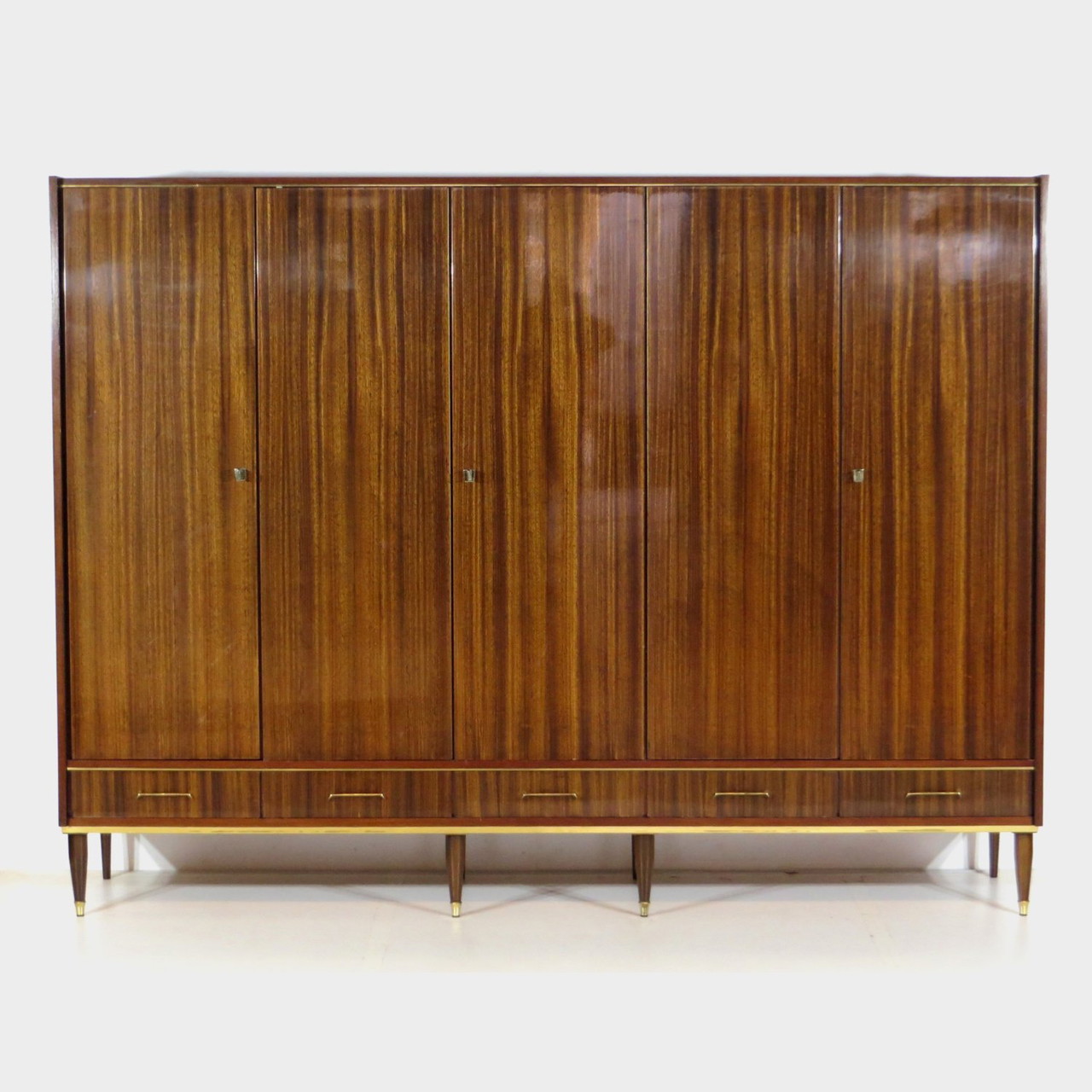 Fabelhafte Kleiderschrank Mid Century Fotos