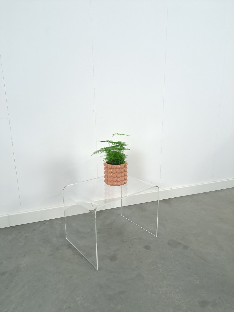 Plastic Curved Plexiglass Table, Side Table | €119 | Whoppah
