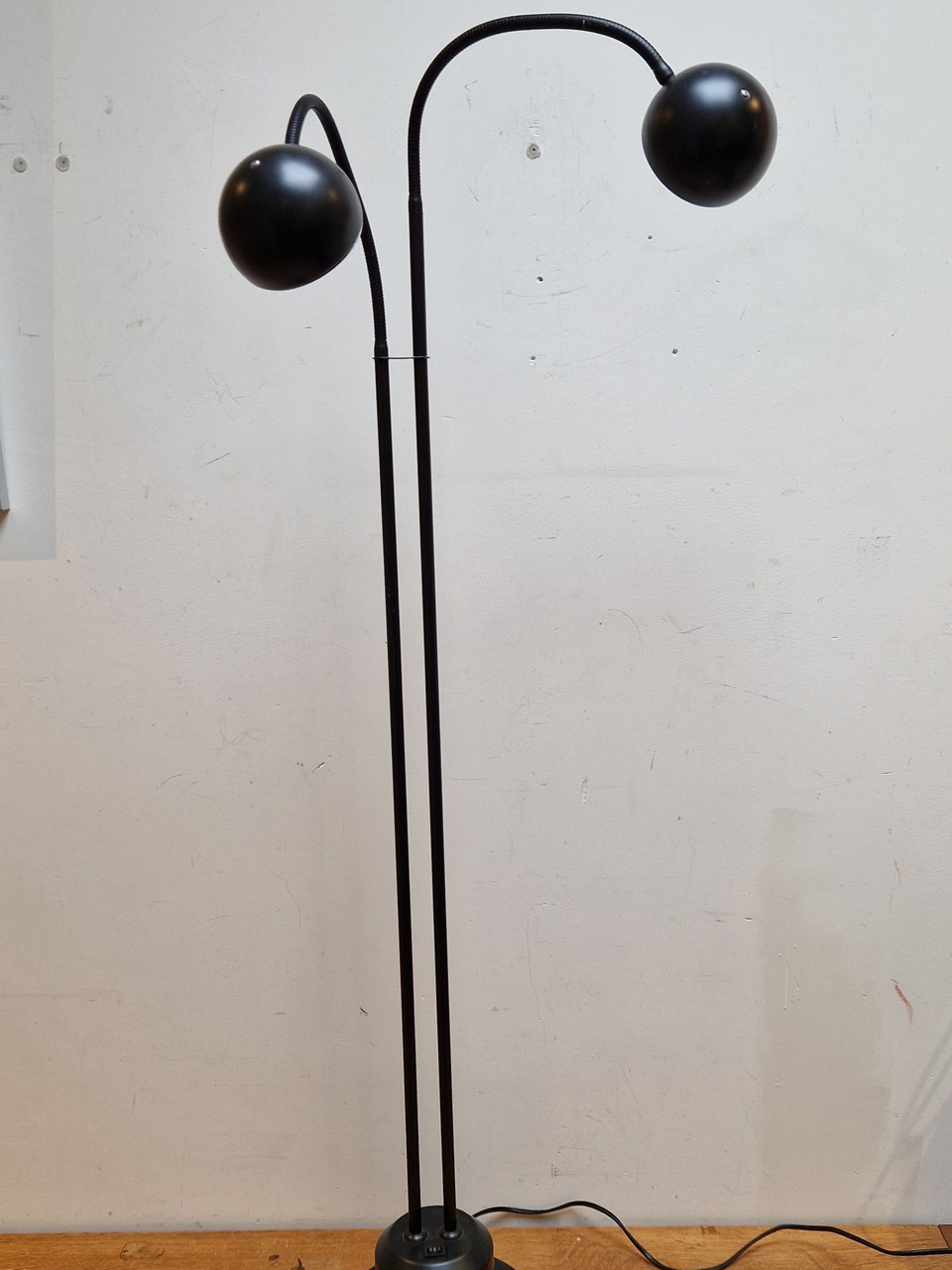 Double floor lamp by Mobo Light | €65 | Whoppah