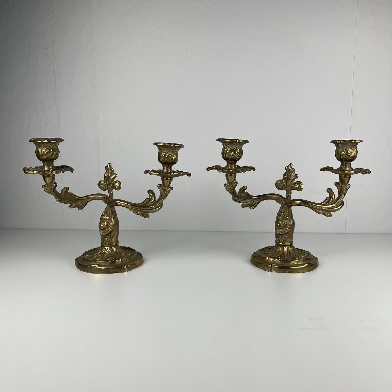 Paire de chandeliers à deux bras en laiton doré - style Louis XV rococo ...