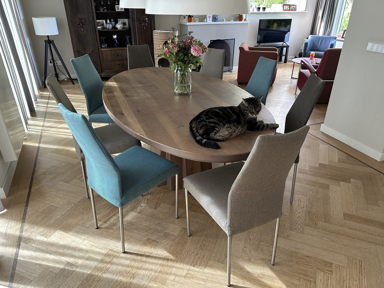 6 Beautiful Slim Dining Chairs | €300 | Whoppah