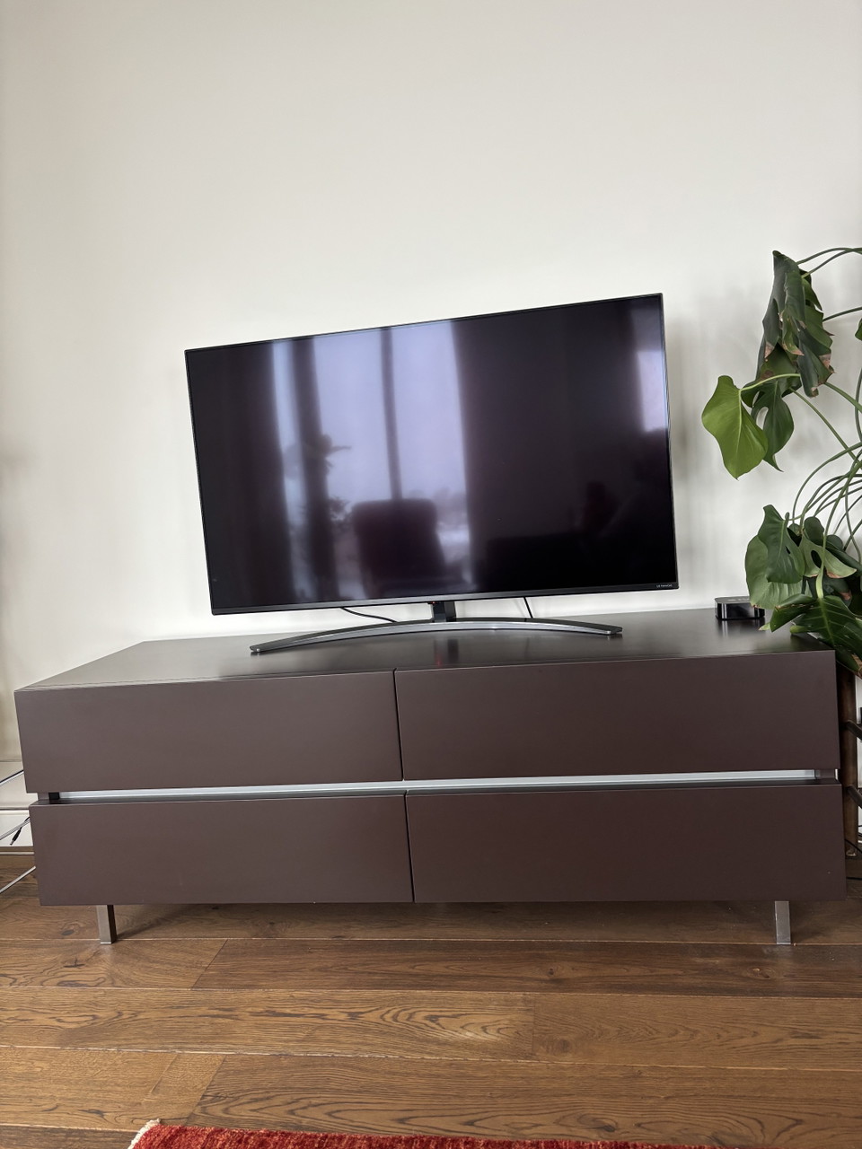Poliform TV cabinet brown (original price €1600) | €50 | Whoppah