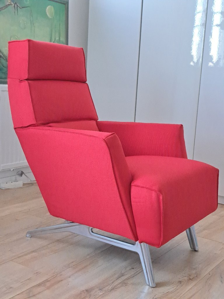 Red designer armchair Solo/Design on Stock | €650 | Whoppah