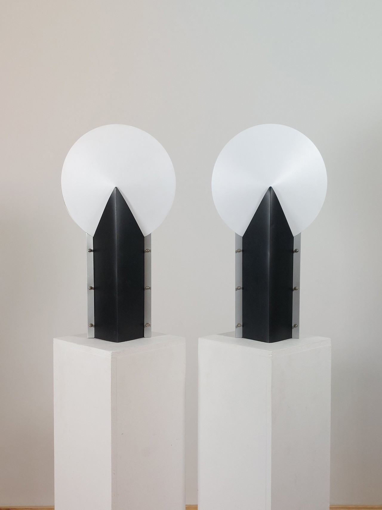 2 x Slamp Moon table lamp Samuel Parker 90s | €475 | Whoppah