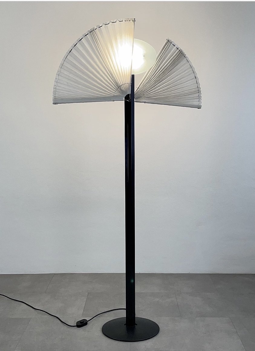 'Butterfly' floor lamp, Flos, 1980s | €500 | Whoppah