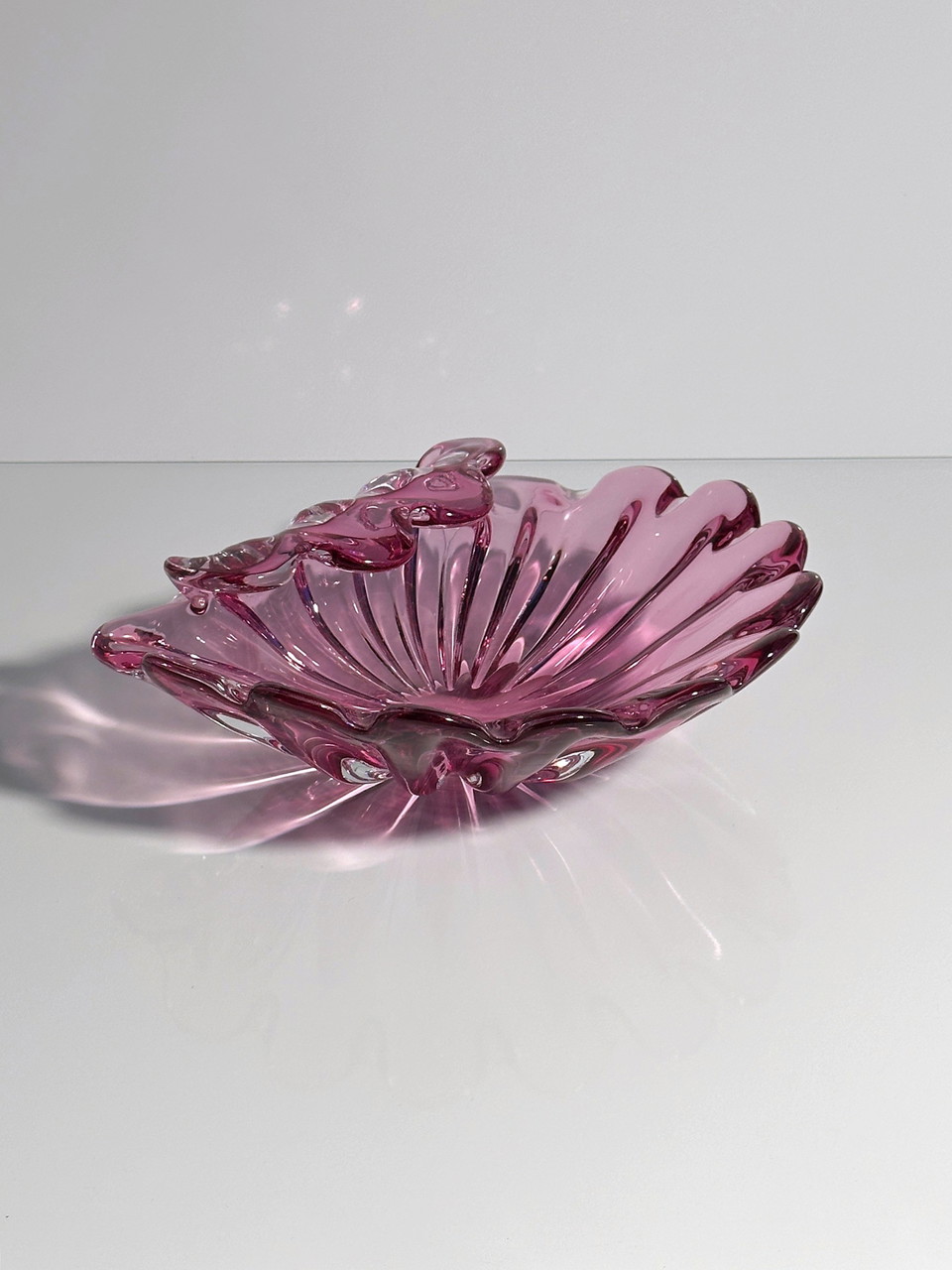Large vintage shell-shaped bowl by Formia Vetri Murano shell cranberry ...