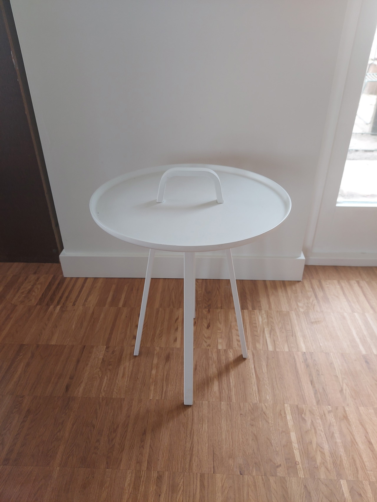 Montis Tor Side Table White | €135 | Whoppah
