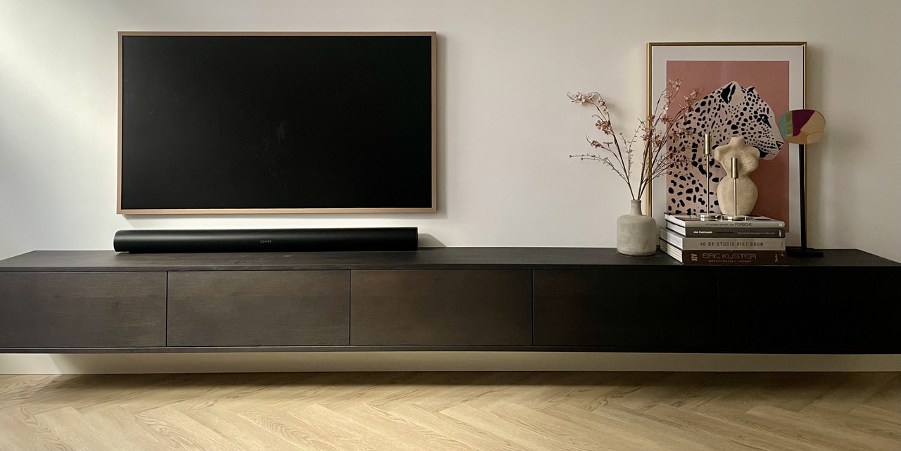 Tv-Meubel Pau Table Du Sud Black Smoke Intense 320Cm Philips Hue | € ...