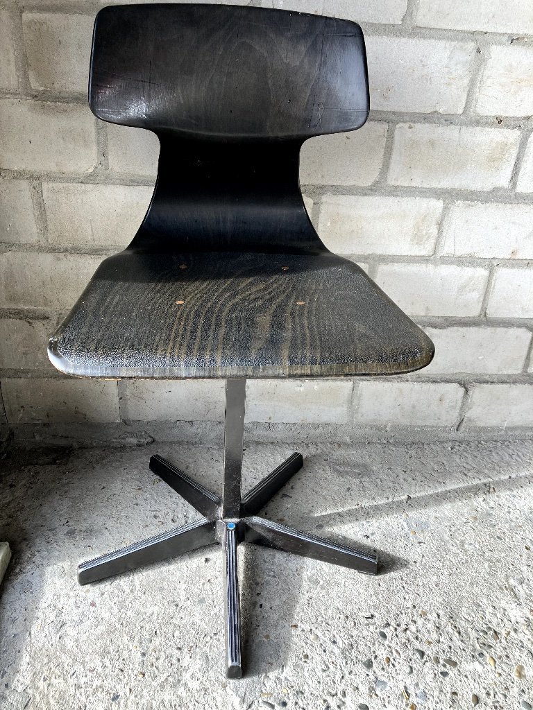 Originele oude Galvanitas Oosterhout Holland stoel met 1 poot | €35 ...