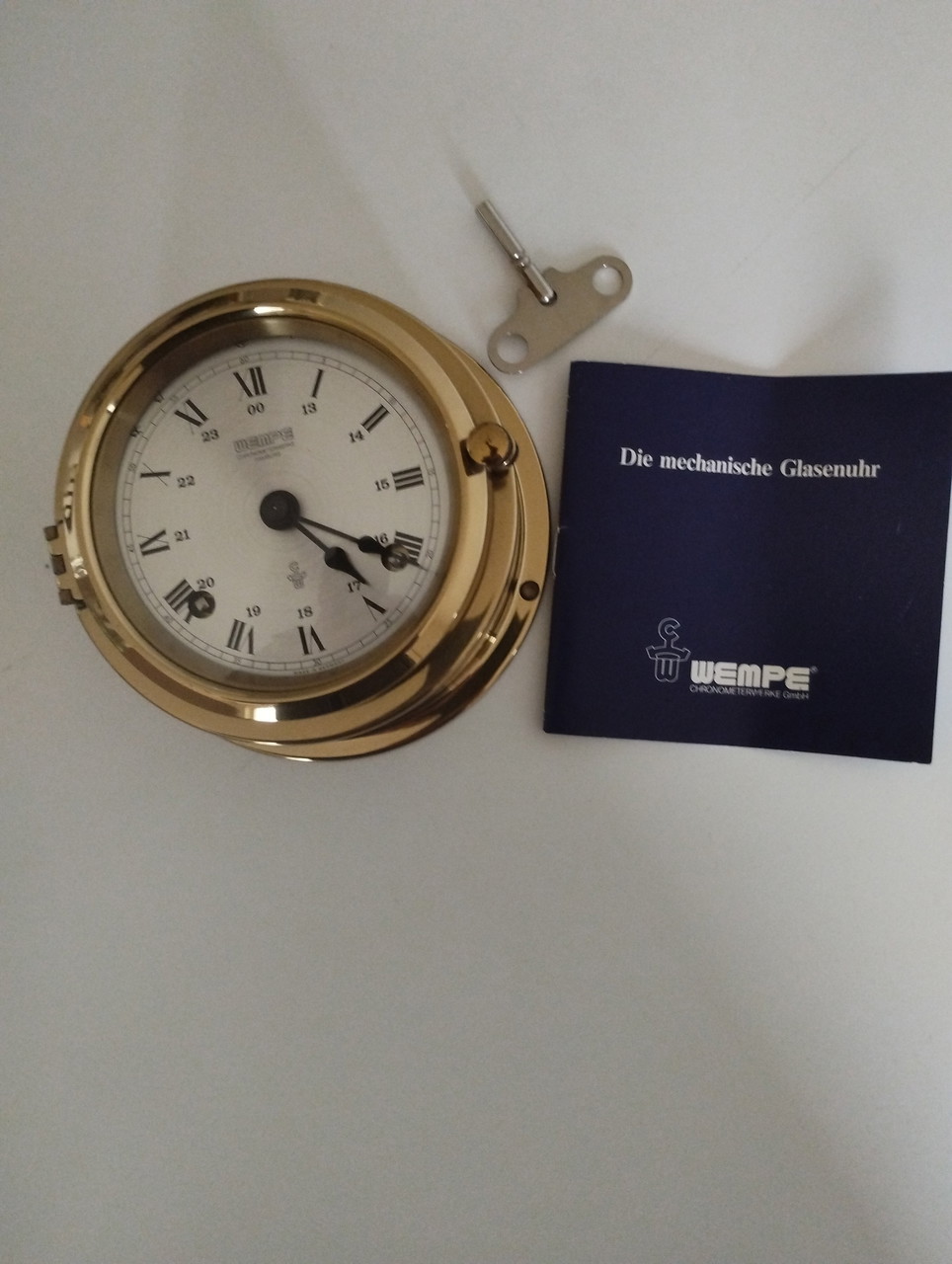 Wempe mechanical glass clock, brass | €500 | Whoppah