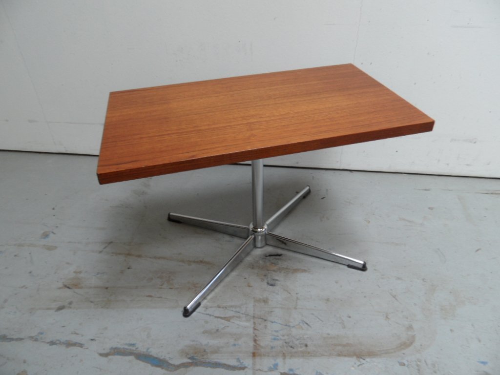 Vintage TV table 1950's | €295 | Whoppah
