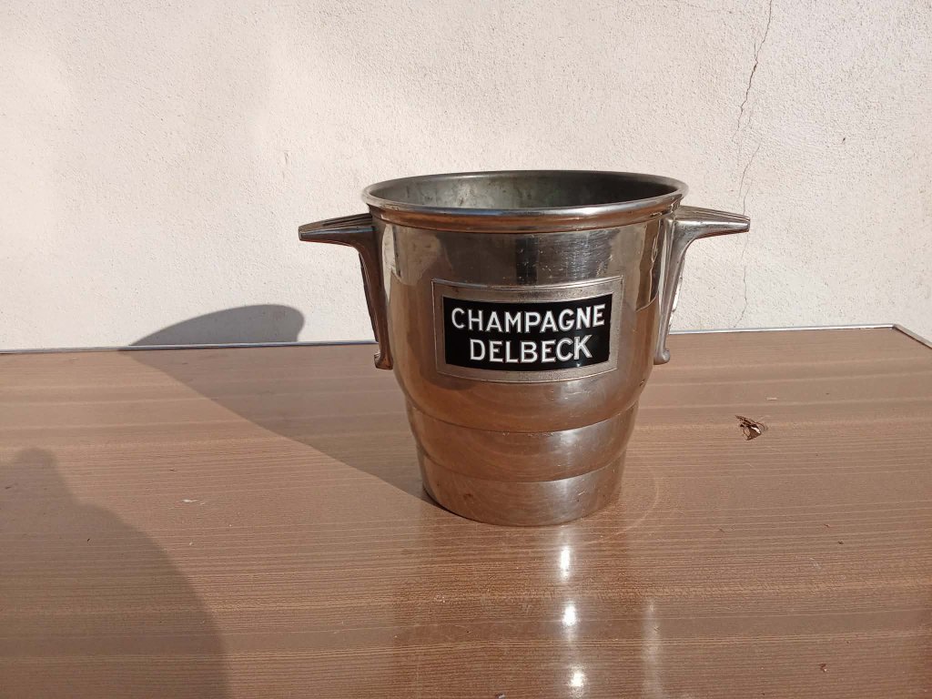 Art Deco Champagne Bucket – Delbeck Champagne – Circa 1920 | €150 | Whoppah