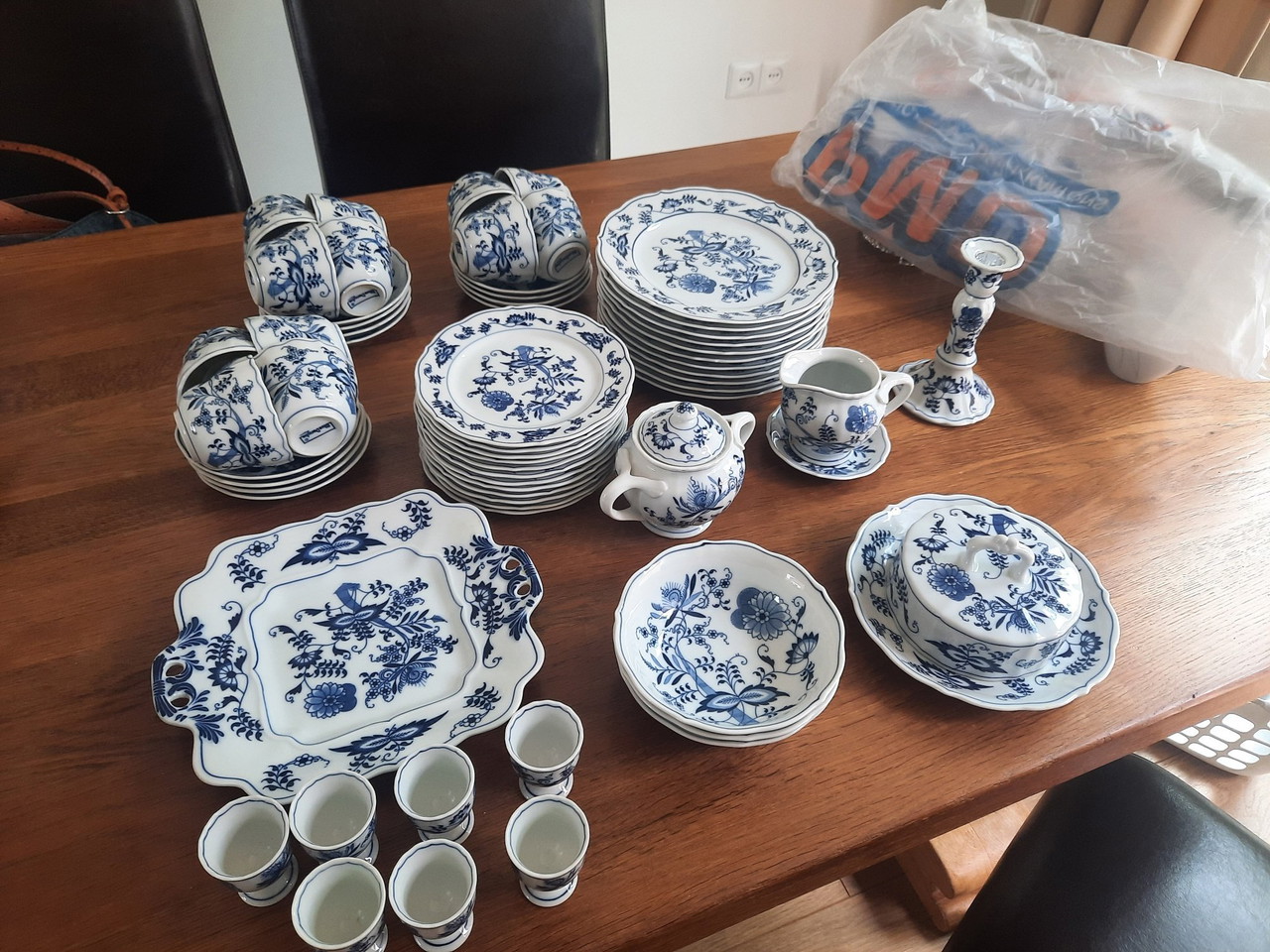 Blue Danube dinnerware | €80 | Whoppah